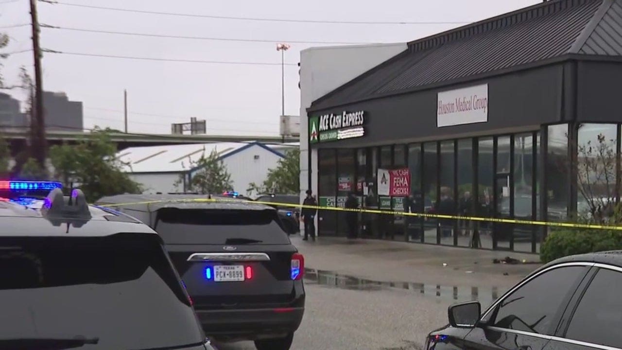 Houston police shoot man who allegedly held ACE Cash Express employee ...